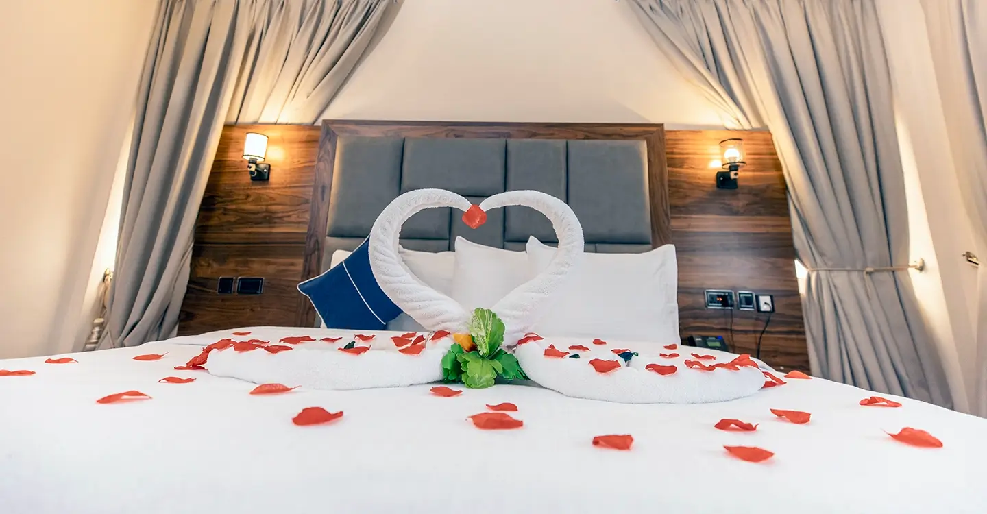 HONEYMOON PACKAGES - Plus 33 Hotel